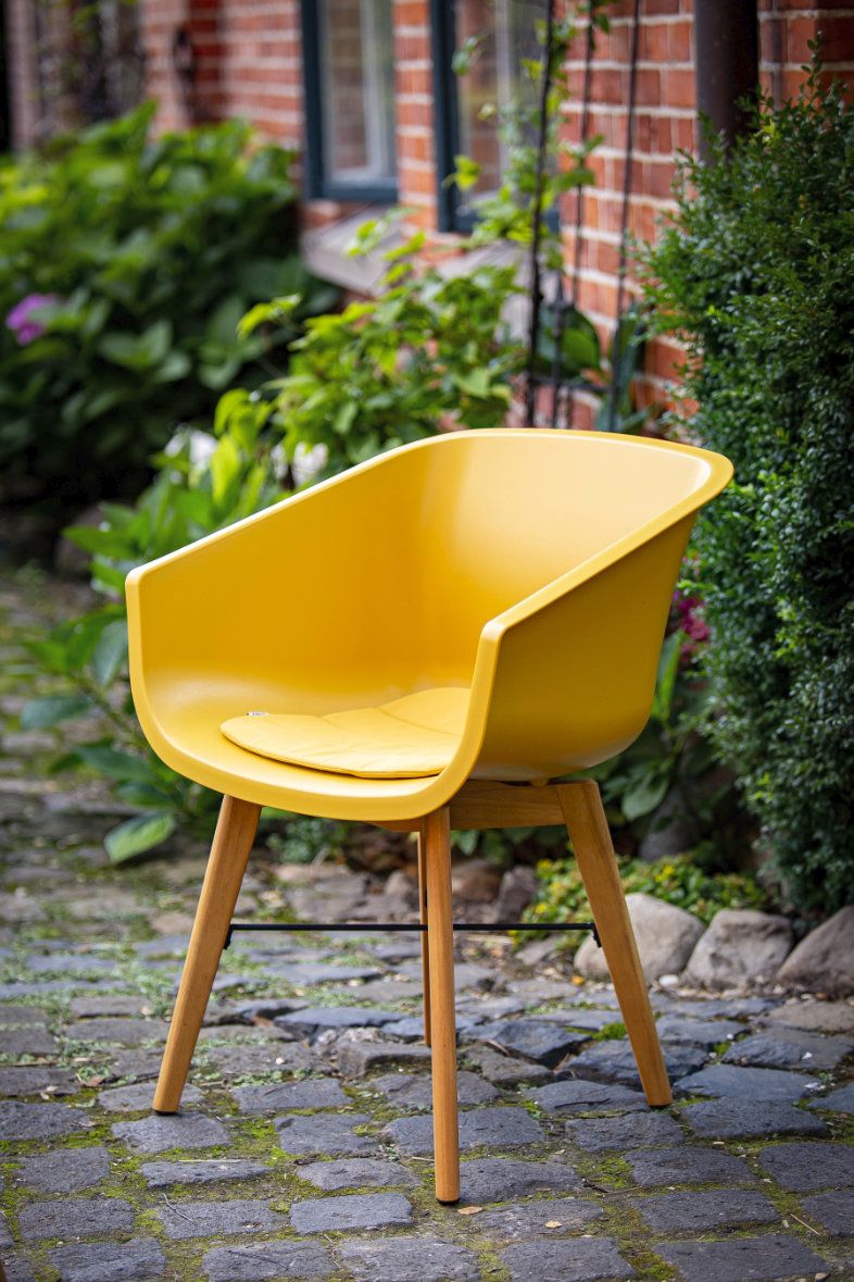 Tische und Stühle für drinnen & draußen